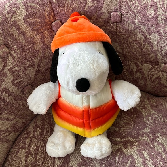 peanuts snoopy | Toys | New 224 Snoopy In A Halloween Candy Corn Puffer ...